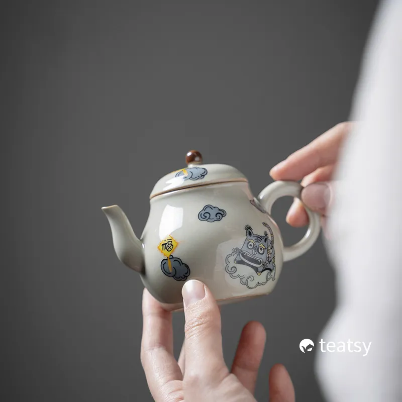 [Winter SALE][SALE]“Flying Tiger” Antique Style Teapot