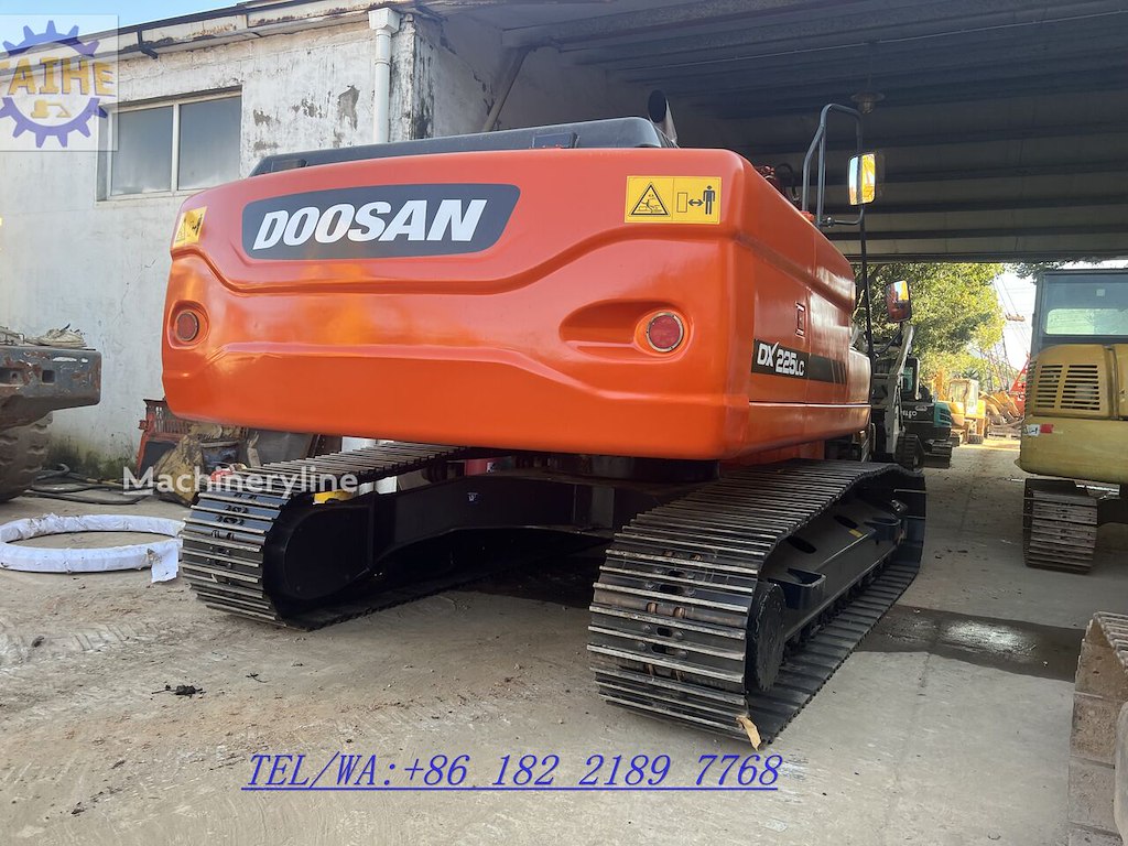 Doosan DX225 bager guseničar