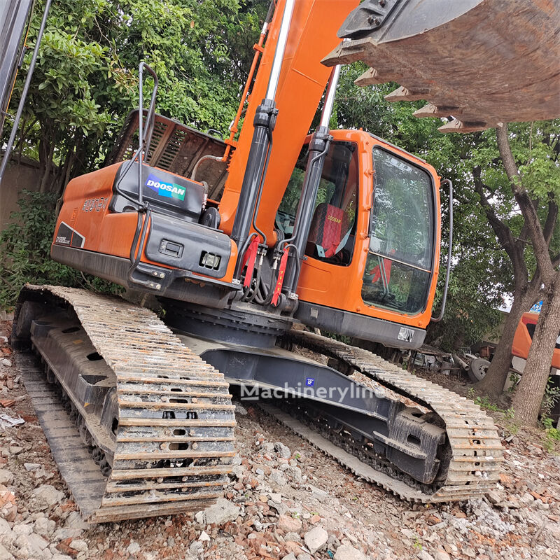 Doosan DX225 bager guseničar