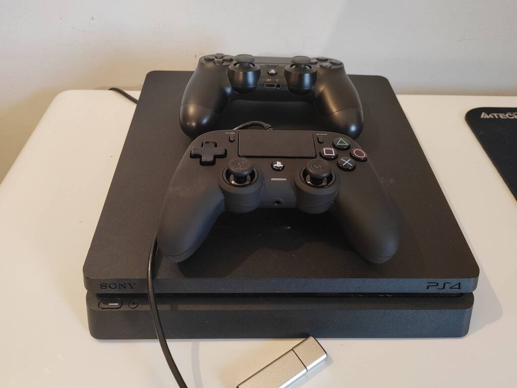 Sony PS4 čipovan 1Tb slim Konzola Sony Playstation 4 slim od 1TB