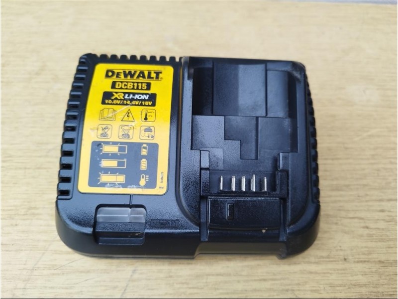 DeWalt DCB115 punjac