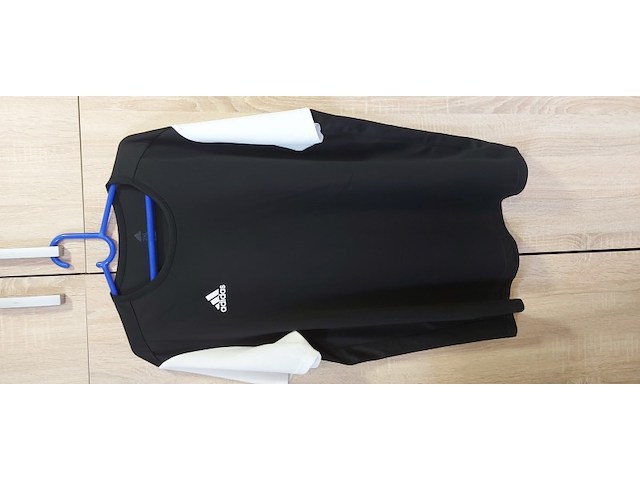 **Adidas dres**