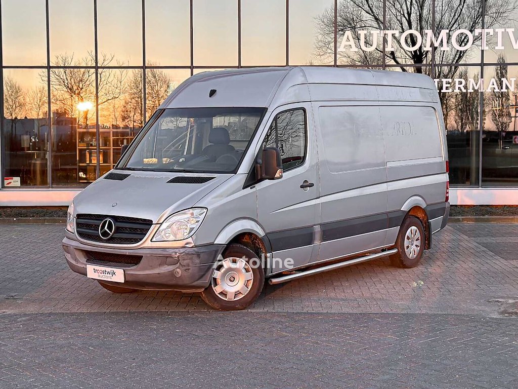 Prodaje se Mercedes-Benz Sprinter minibus furgon na aukciji