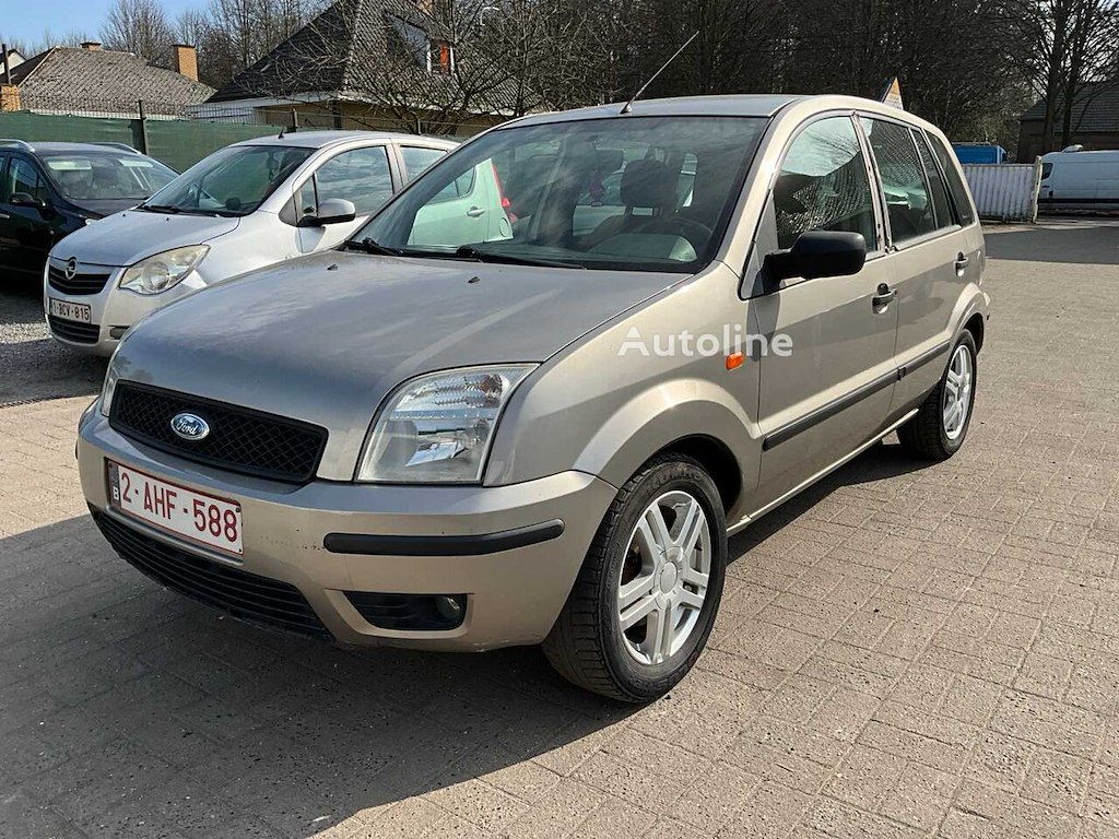 Prodaje se Ford Fusion minivan na aukciji