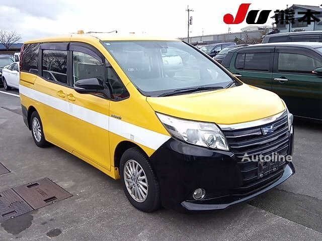 Toyota NOAH minivan