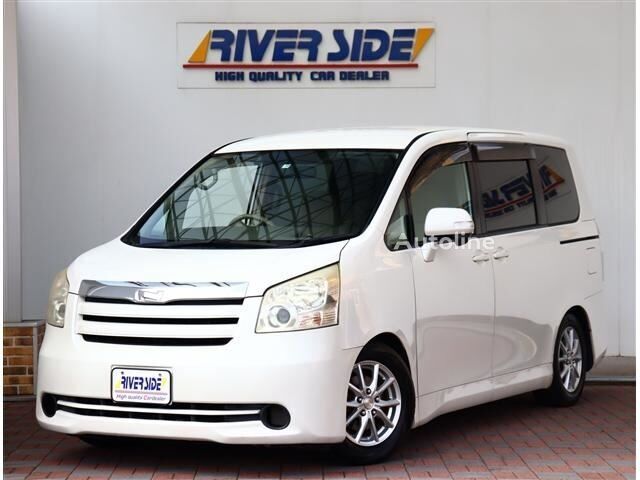 Toyota NOAH minivan