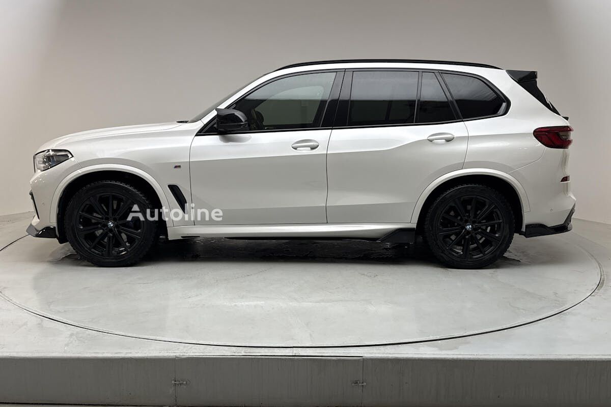 Prodaje se BMW X5 krosover na aukciji