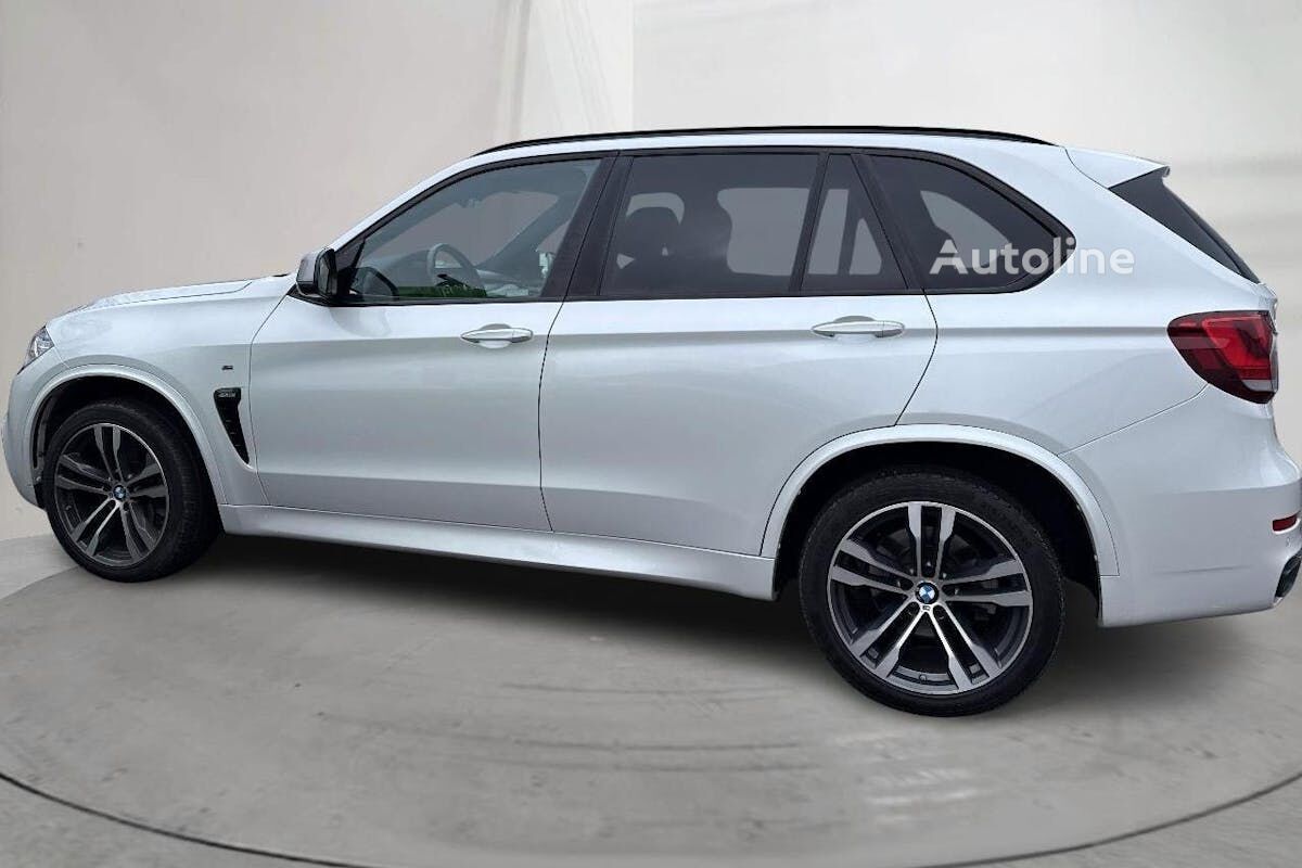 Prodaje se BMW X5 krosover na aukciji