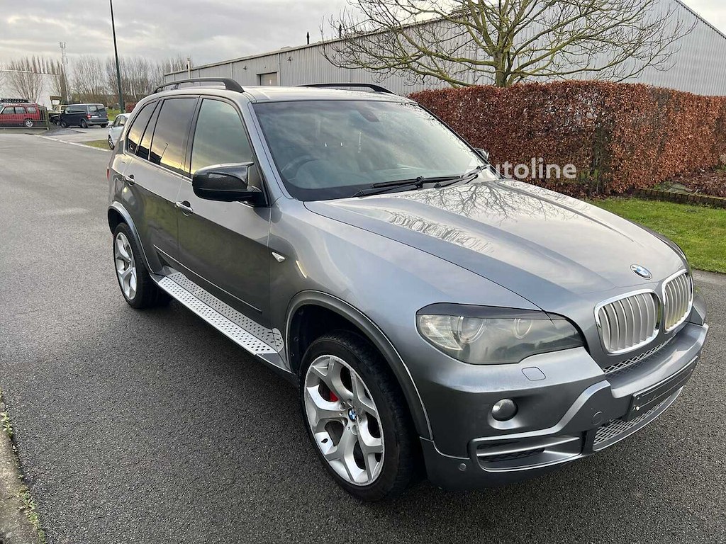 Prodaje se BMW X5 krosover na aukciji