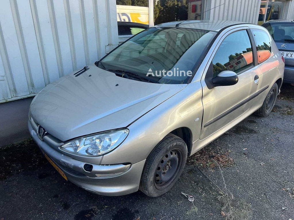 Prodaje se Peugeot 206 hečbek na aukciji