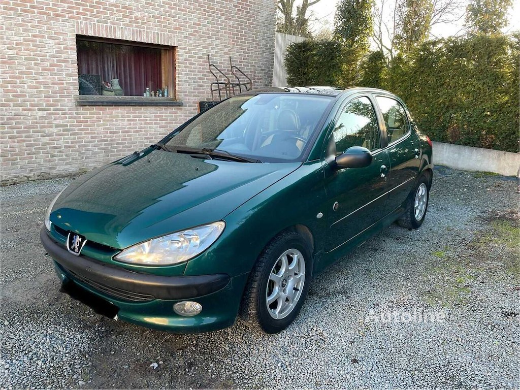 Prodaje se Peugeot 206 hečbek na aukciji