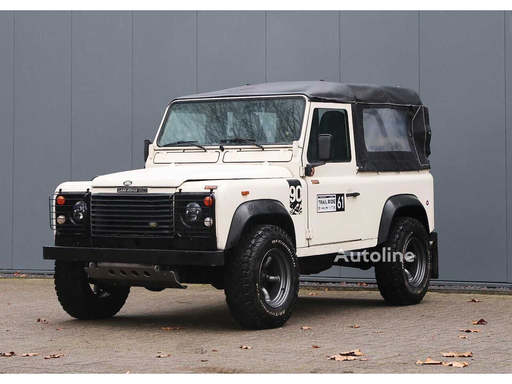 Prodaje se Land Rover Defender 90 V8 terenac na aukciji