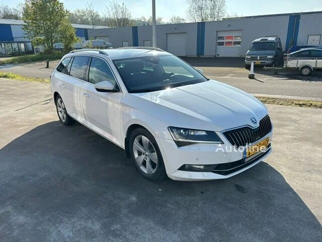 Škoda SUPERB 4x4 Business edition Full Option / Apk 04-2025 / 2200 kg karavan