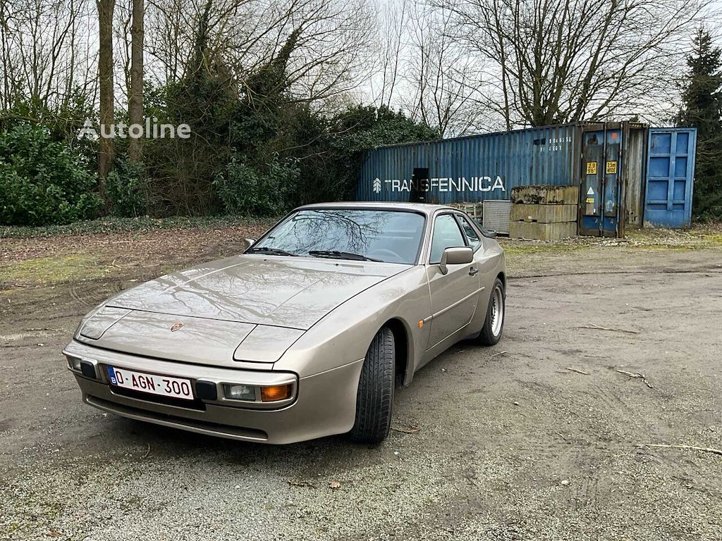 Prodaje se Porsche 944 kupe na aukciji