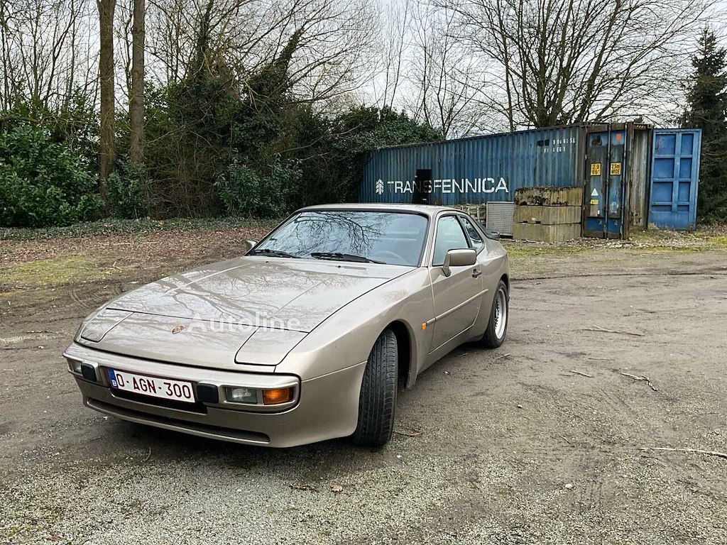 Prodaje se Porsche 944 kupe na aukciji