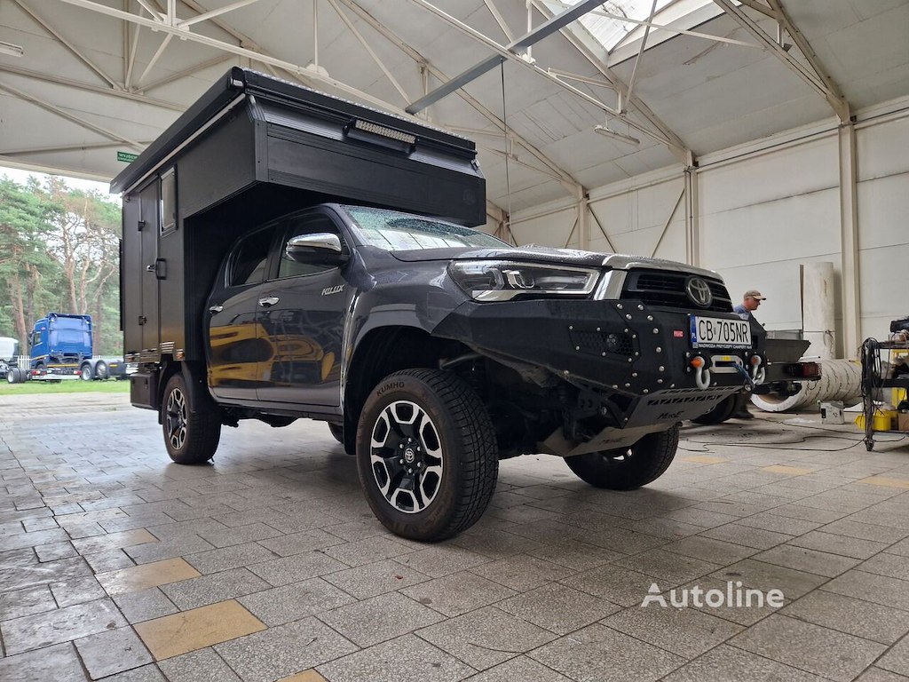 Toyota HIlux pickup camper