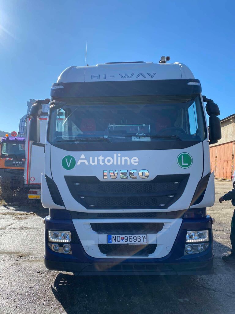 IVECO tegljač