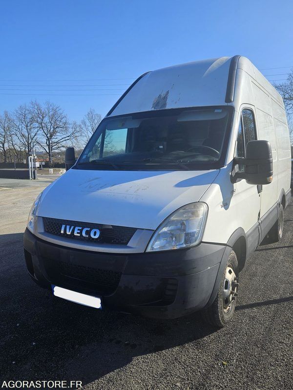 Prodaje se IVECO 35C18V13 minibus furgon na aukciji