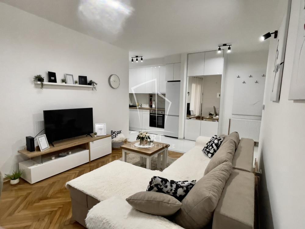 Kompletno opremljen stan, renoviran, lux ID#10222 800 €