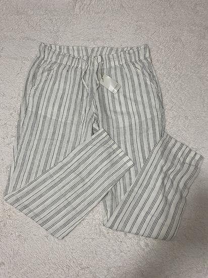 pantalone sa etiketom