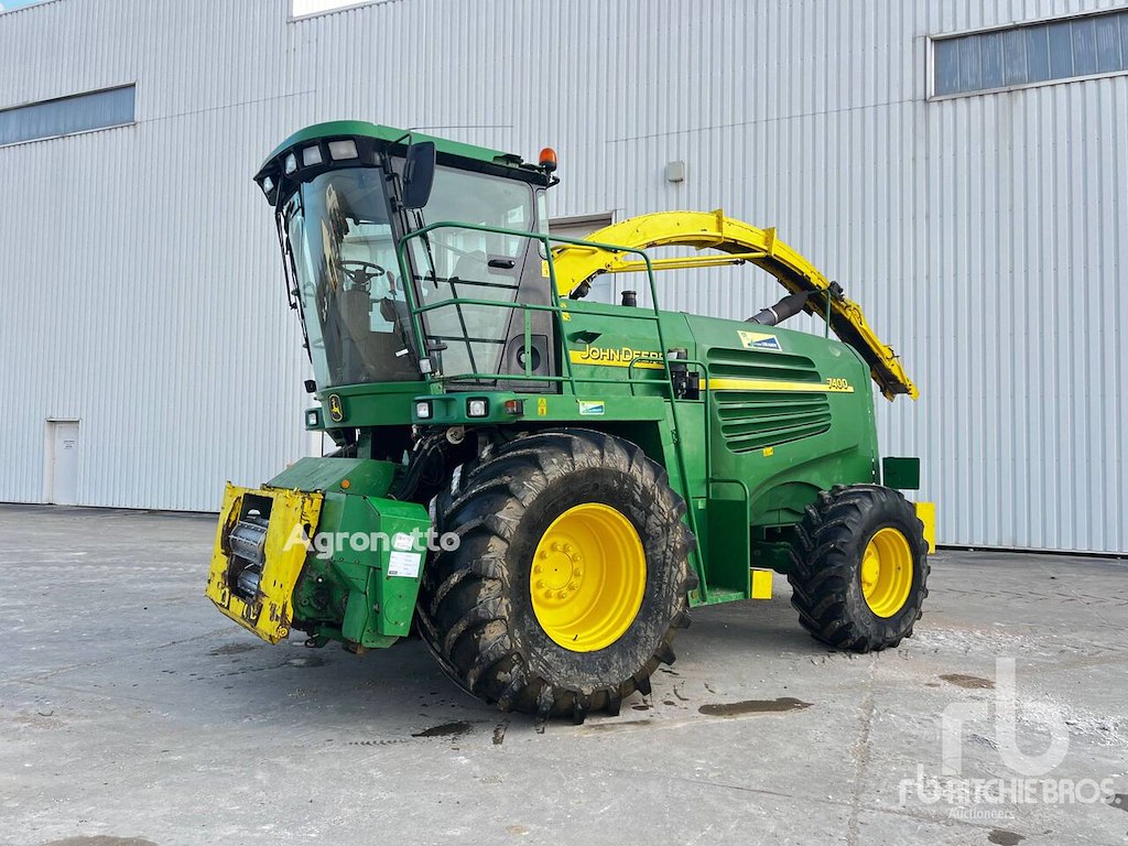 Prodaje se John Deere 7400 4WD Ensileuse krmni kombajn na aukciji