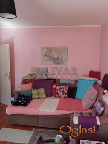 Stan u Kragujevcu, naselje gornja Erdoglija - površina 51м2 plus terasa