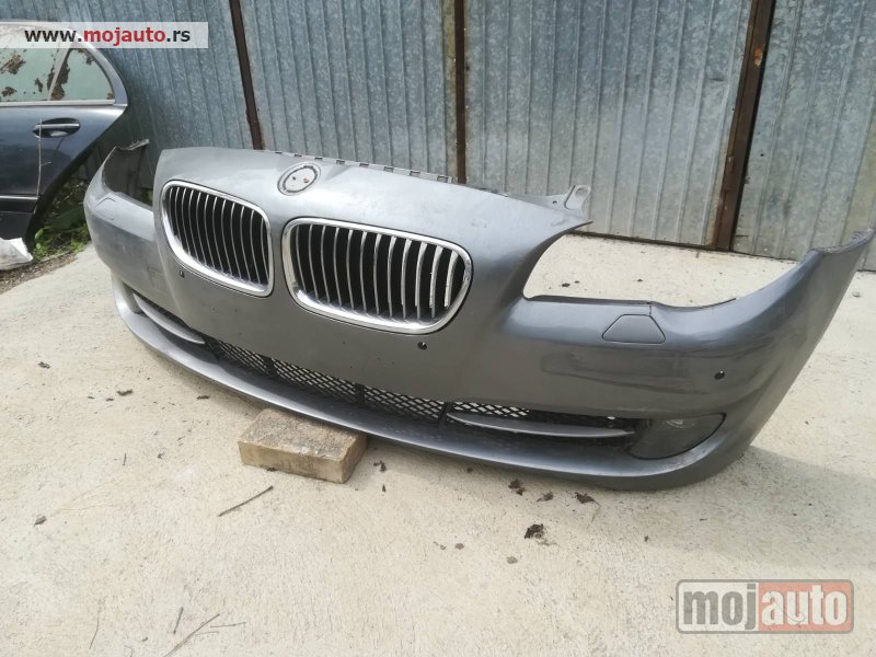 BMW 5 F10 prednji branik