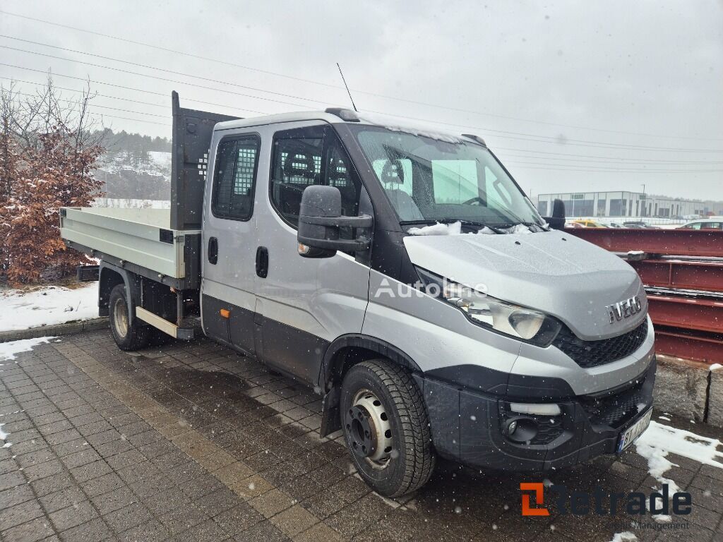 Prodaje se IVECO 4x2 kamion s ravnom platformom na aukciji