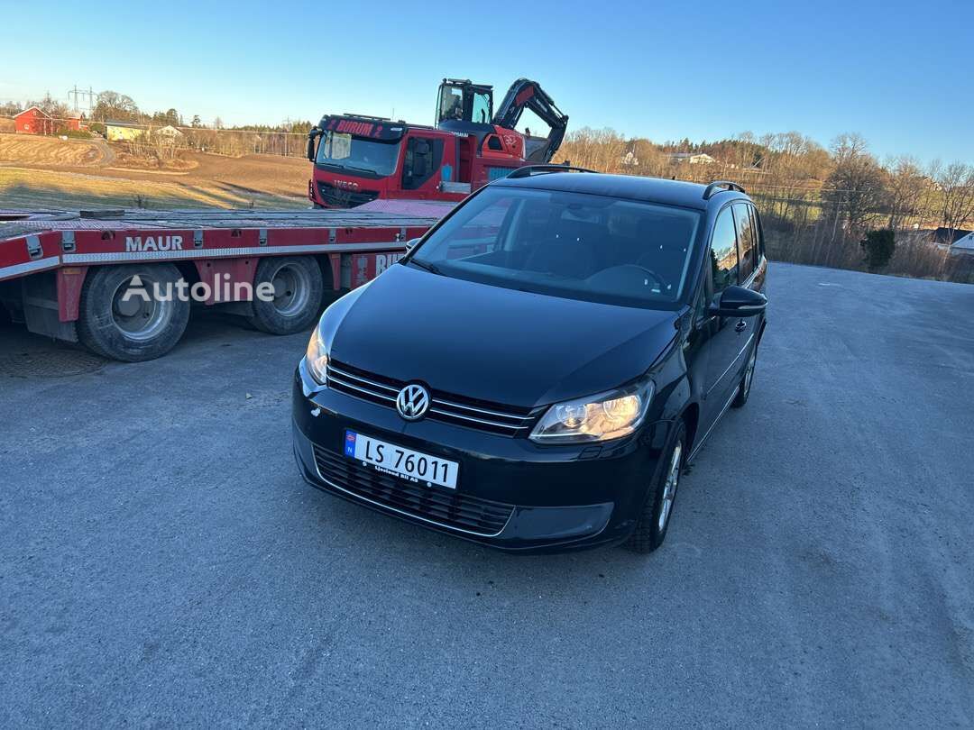 Prodaje se Volkswagen Touran minivan na aukciji