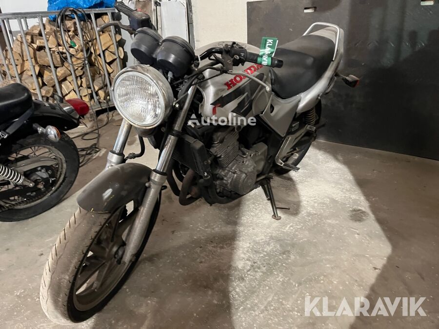 Prodaje se Honda CB500 motocikl na aukciji