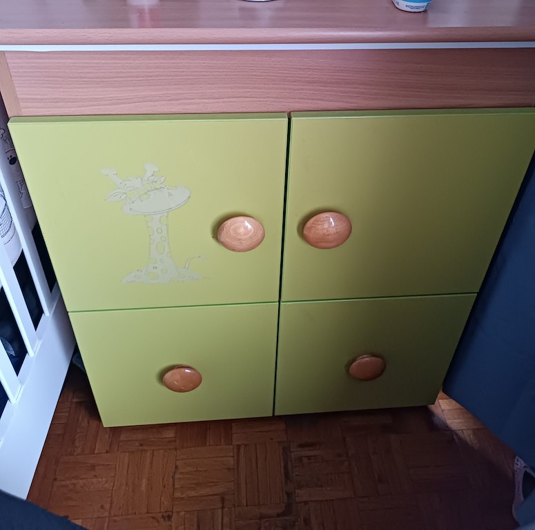 Komoda za bebe sa kadico i podlogom