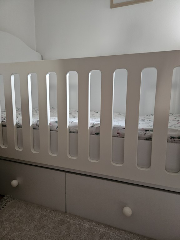 2 u 1 krevetac i njihalica za bebe