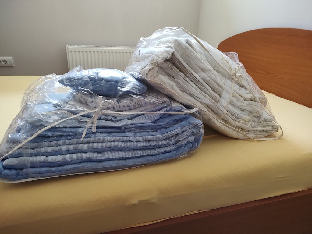 Dve komplet posteljine za dečiji krevetac