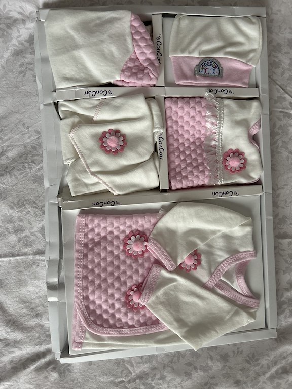 Baby pri izlasku odelce