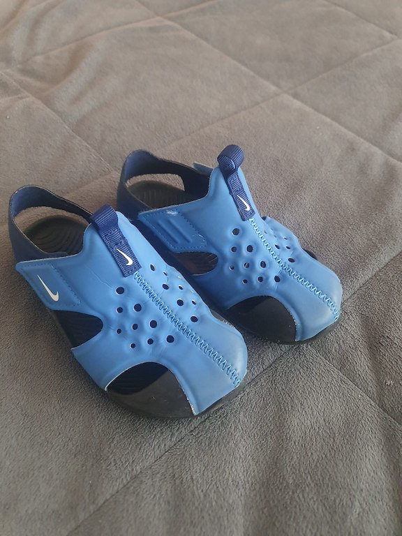 Nike sandale vel.26