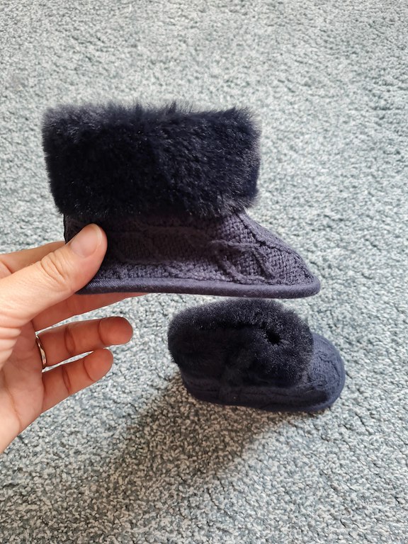 Bebi nehodajuće čizmice