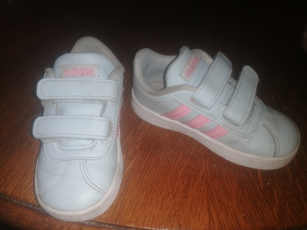 Adidas patike za devojčice broj 20