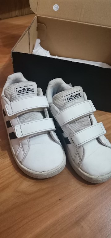 Adidas patike br. 25