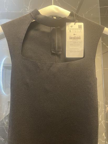 Zara top sa etiketom