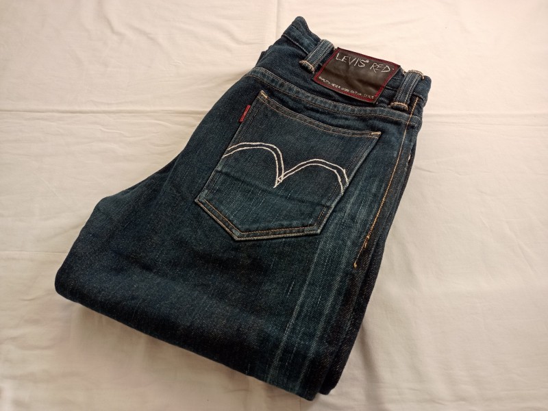 Levis RED 02702