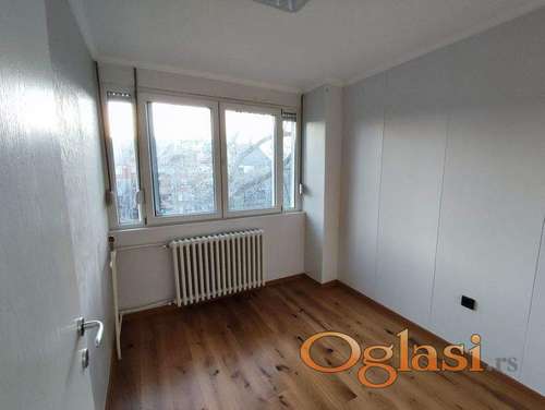 Stan na Novom Naselju površine 81m², potpuno renoviran i dobro uređen