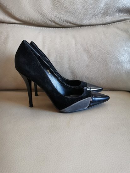 LAURA BIAGIOTTI SALONKE NOVE