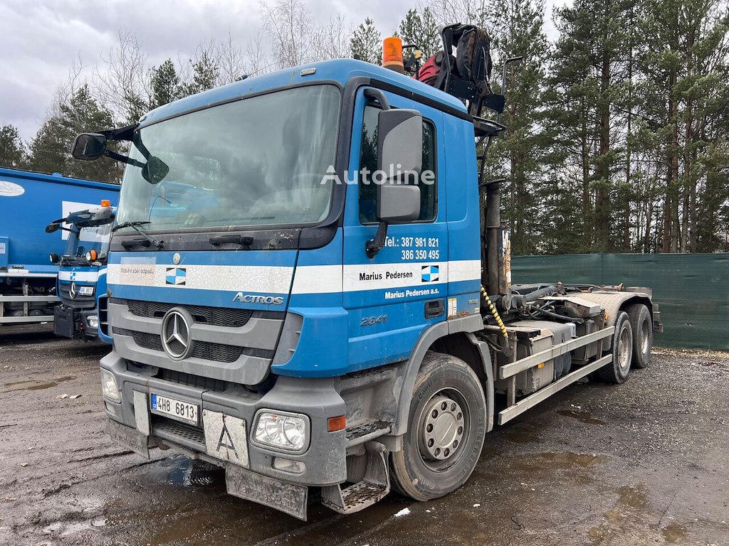 Prodaje se Mercedes-Benz ACTROS 2641 6X4 + HR rol kiper sa kukom na aukciji