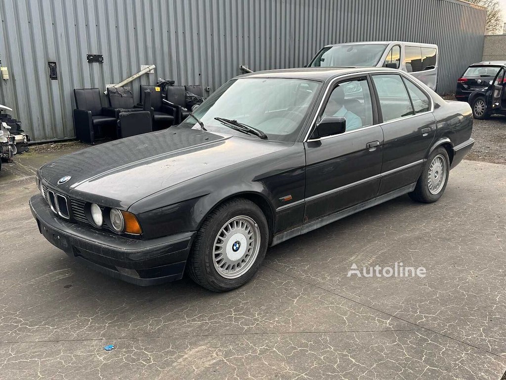 Prodaje se BMW 520i sedan na aukciji