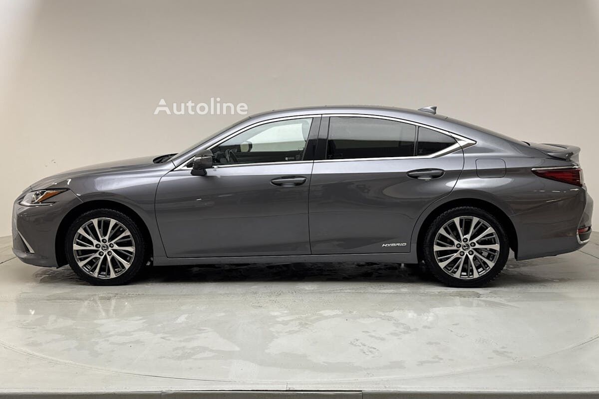 Prodaje se Lexus ES sedan na aukciji