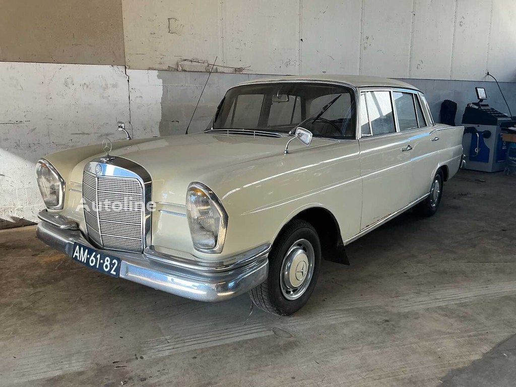 Prodaje se Mercedes-Benz 220s sedan na aukciji