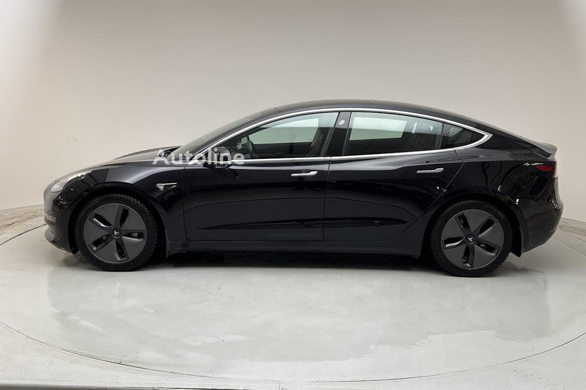 Prodaje se Tesla Model 3 sedan na aukciji