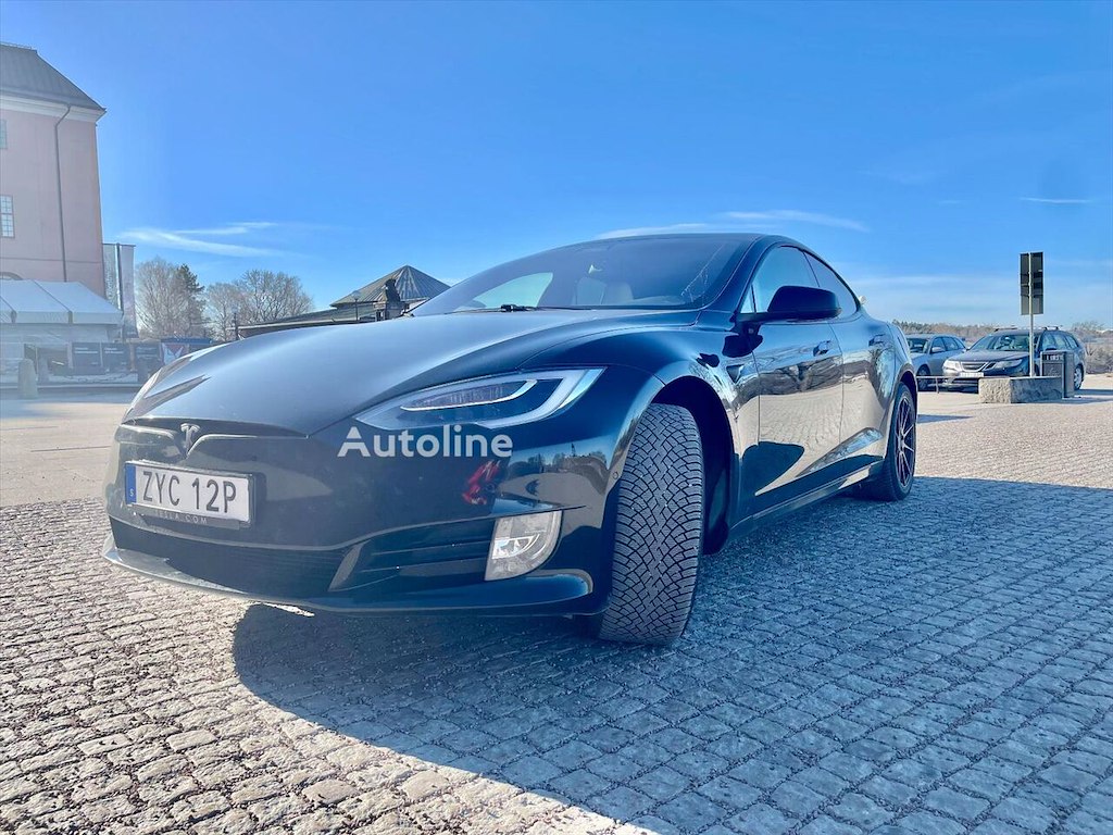 Prodaje se Tesla Model S sedan na aukciji