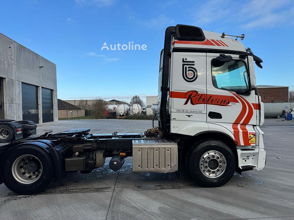 Mercedes-Benz 19.43 tegljač