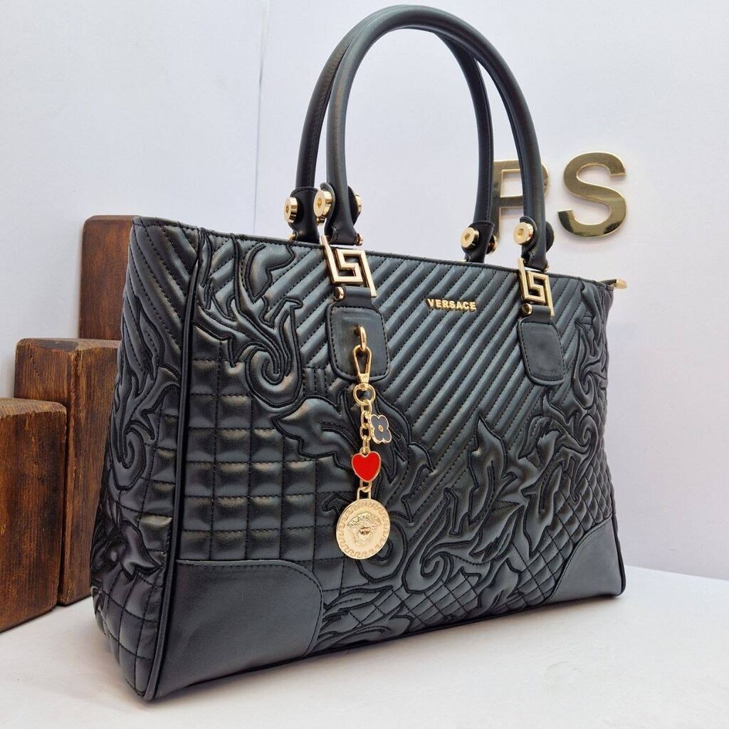 Elegantna torbica, Versace, Materijal: Koža
